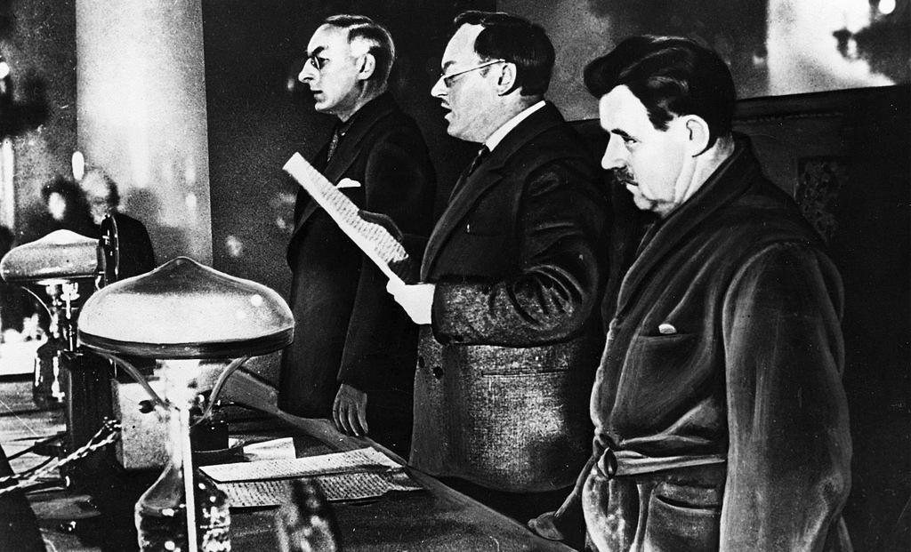 325: Mission to Moscow – Archival Spaces